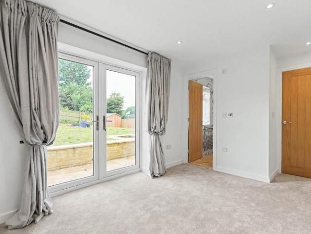 3 bedroom detached bungalow to rent