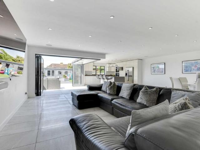 3 bedroom detached bungalow to rent