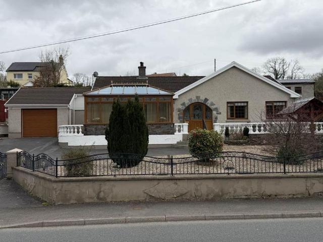 3 bedroom detached bungalow to rent