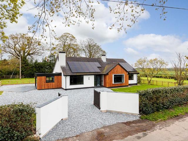 3 bedroom detached bungalow to rent
