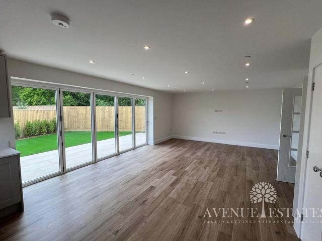 3 bedroom detached bungalow to rent