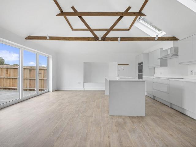 3 bedroom detached bungalow to rent