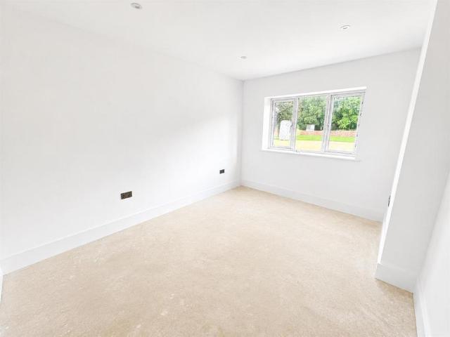 3 bedroom detached bungalow to rent