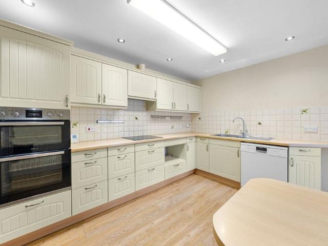 3 bedroom detached bungalow to rent