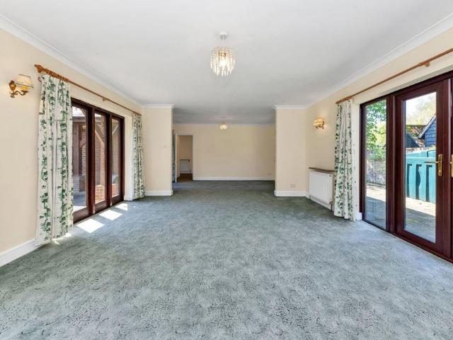 3 bedroom detached bungalow to rent