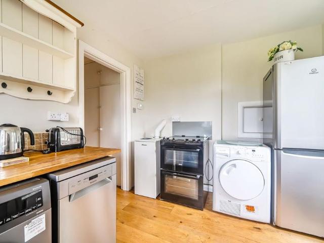 3 bedroom detached bungalow to rent