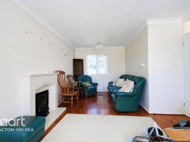 3 bedroom detached bungalow to rent