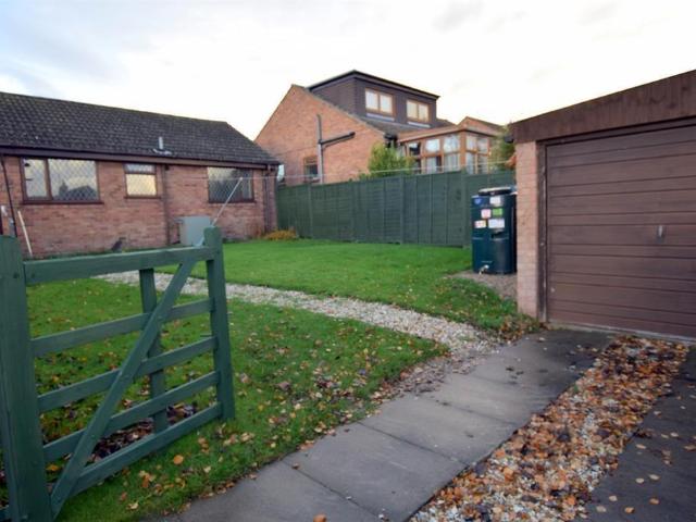 3 bedroom detached bungalow to rent