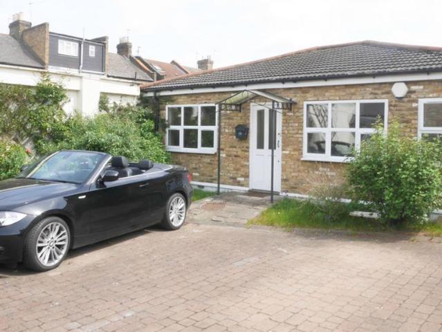 3 bedroom detached bungalow to rent