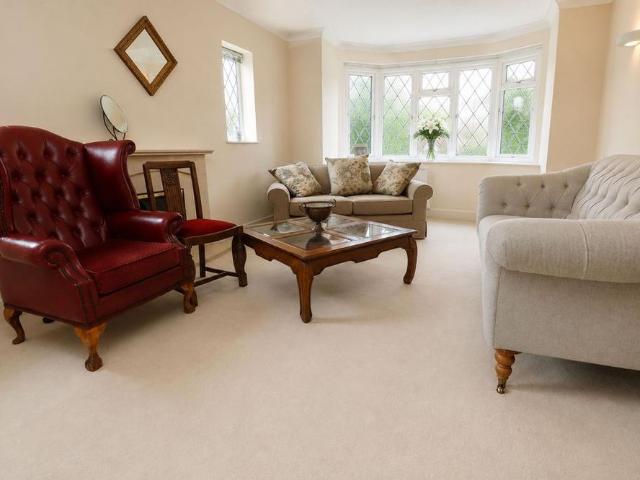 3 bedroom detached bungalow to rent