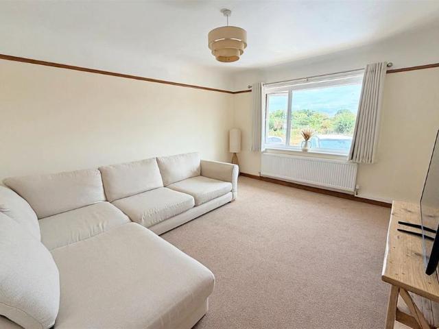 3 bedroom detached bungalow to rent