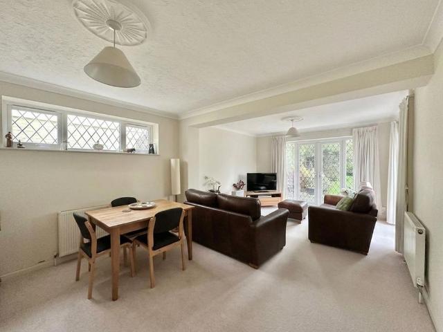 3 bedroom detached bungalow to rent
