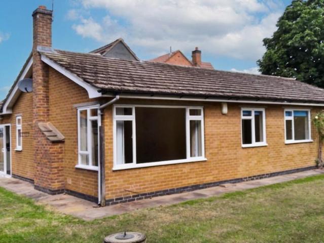 3 bedroom detached bungalow to rent