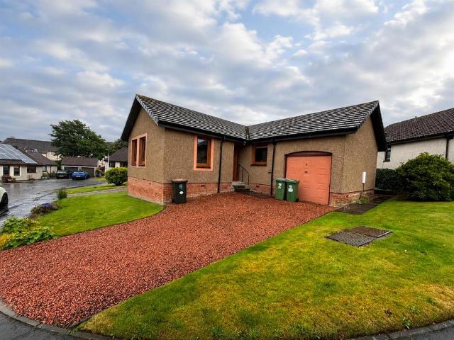 3 bedroom detached bungalow to rent