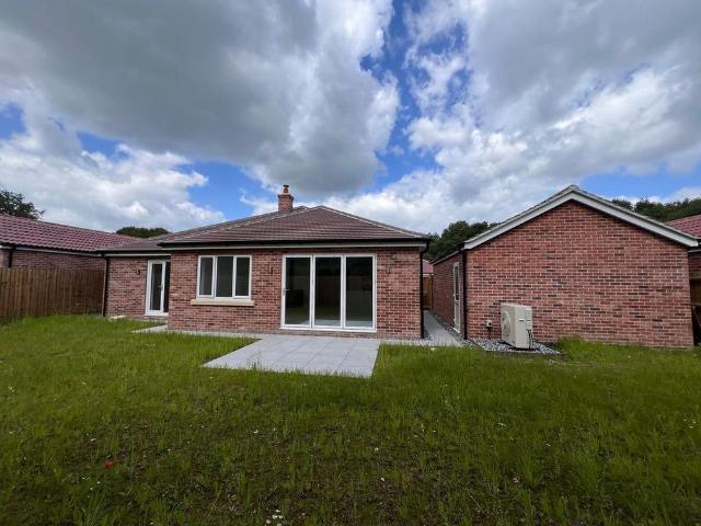 3 bedroom detached bungalow to rent