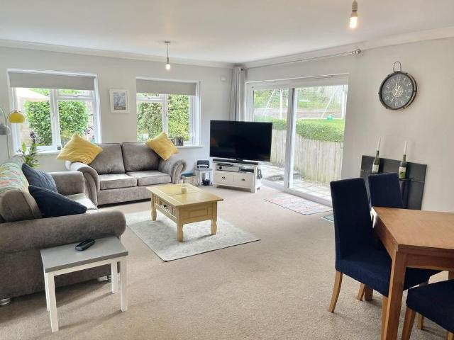 3 bedroom detached bungalow to rent