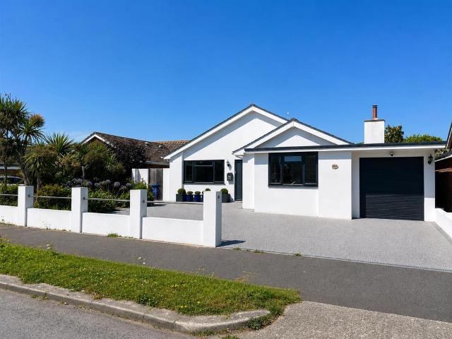 3 bedroom detached bungalow to rent