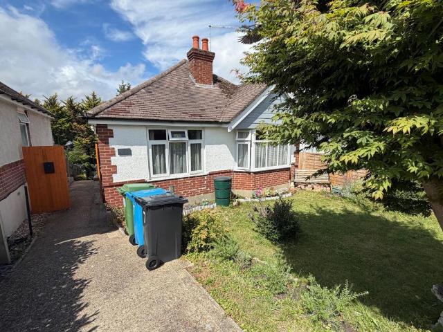 3 bedroom detached bungalow to rent
