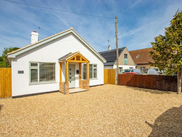 3 bedroom detached bungalow to rent
