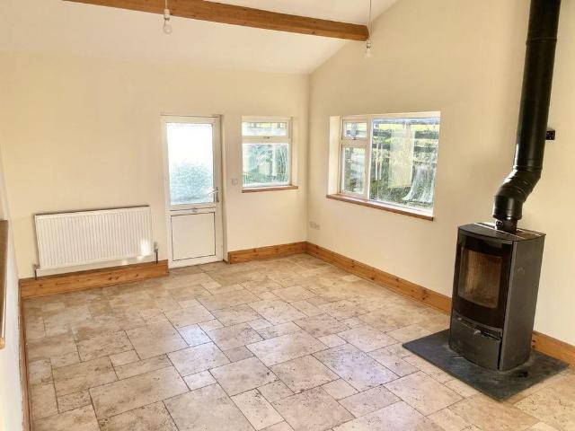3 bedroom detached bungalow to rent