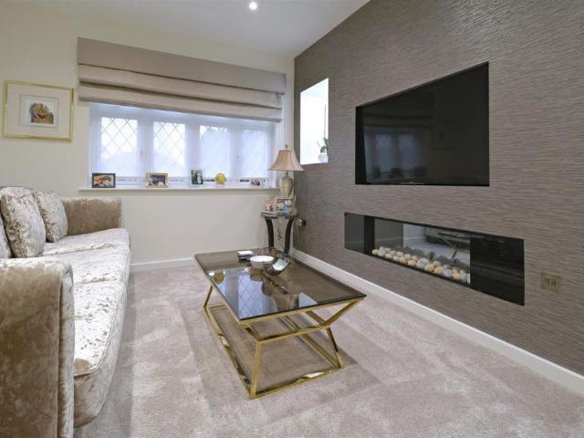 3 bedroom detached bungalow to rent