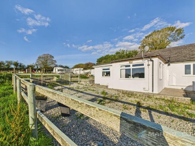 3 bedroom detached bungalow to rent