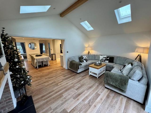 3 bedroom detached bungalow to rent