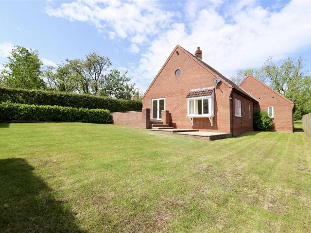 3 bedroom detached bungalow to rent