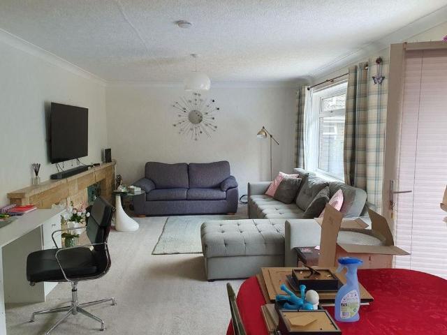3 bedroom detached bungalow to rent