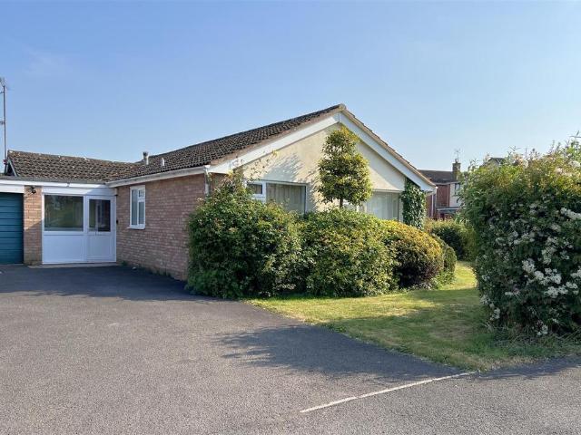 3 bedroom detached bungalow to rent