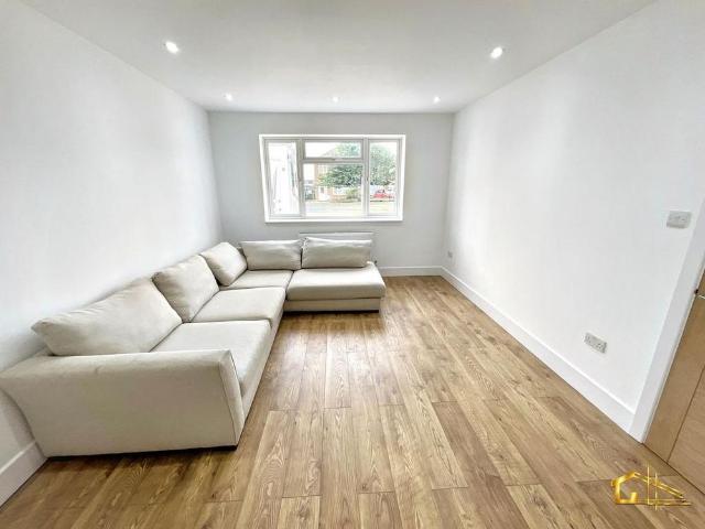 3 bedroom detached bungalow to rent