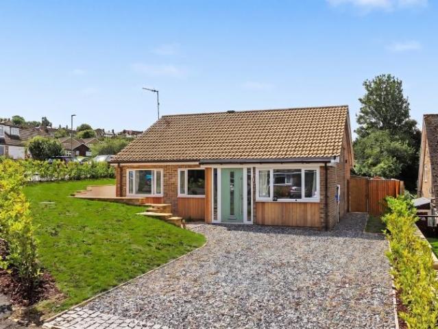 3 bedroom detached bungalow to rent