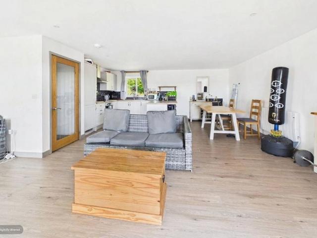 3 bedroom detached bungalow to rent