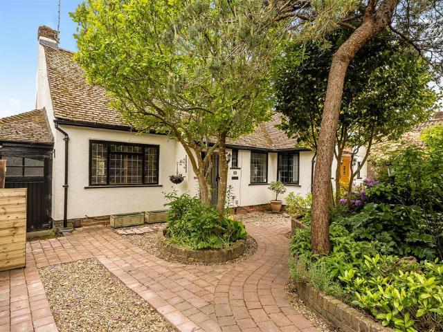 3 bedroom detached bungalow to rent