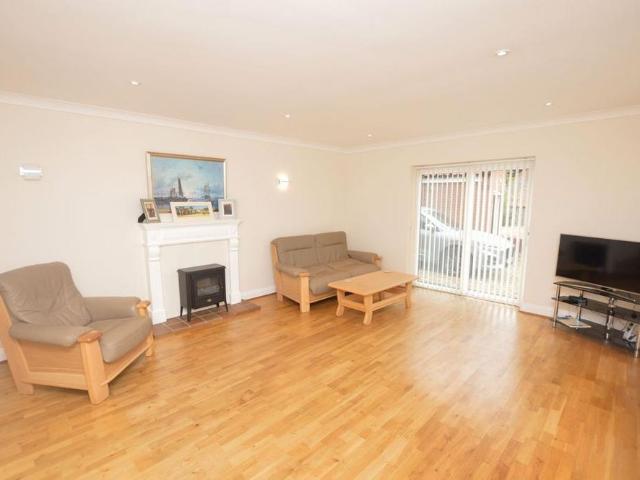 3 bedroom detached bungalow to rent