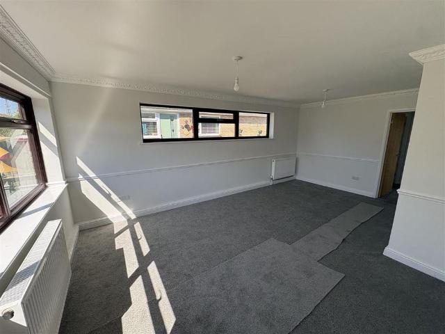 3 bedroom detached bungalow to rent