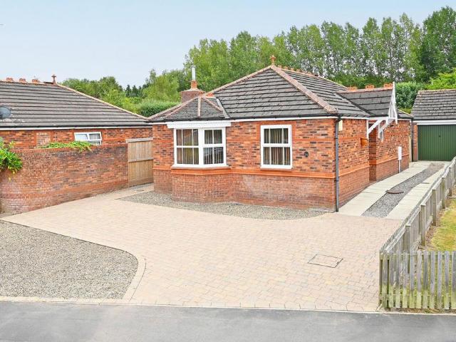 3 bedroom detached bungalow to rent