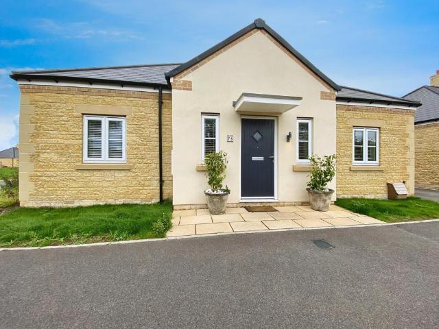 3 bedroom detached bungalow to rent