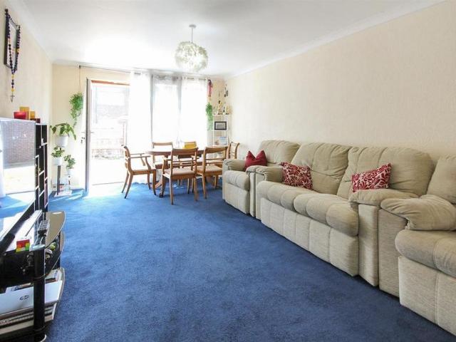3 bedroom detached bungalow to rent