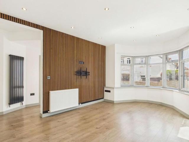 3 bedroom detached bungalow to rent