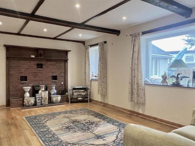 3 bedroom detached bungalow to rent