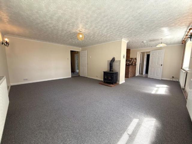 3 bedroom detached bungalow to rent