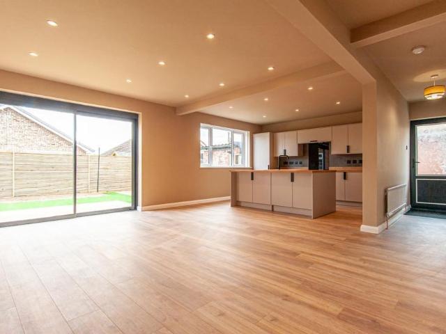 3 bedroom detached bungalow to rent