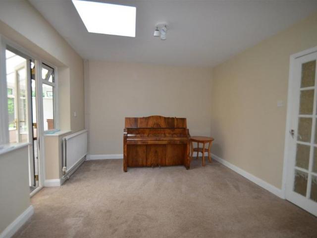 3 bedroom detached bungalow to rent