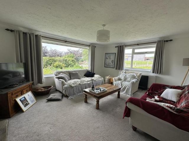 3 bedroom detached bungalow to rent