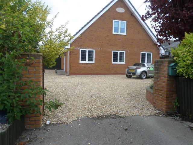 3 bedroom detached bungalow to rent
