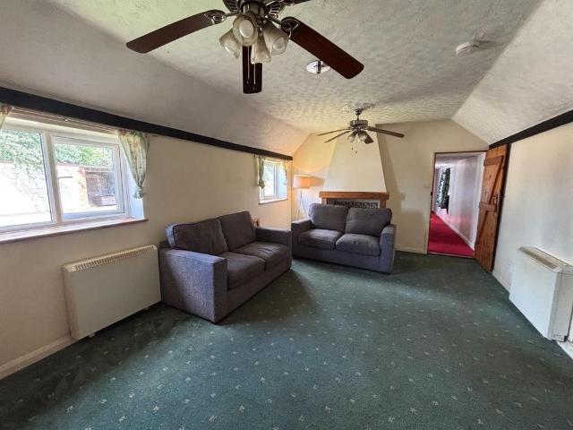 3 bedroom detached bungalow to rent