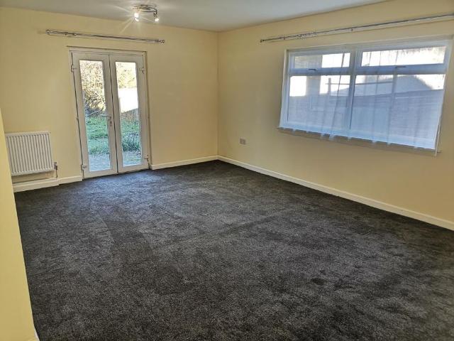 3 bedroom detached bungalow to rent