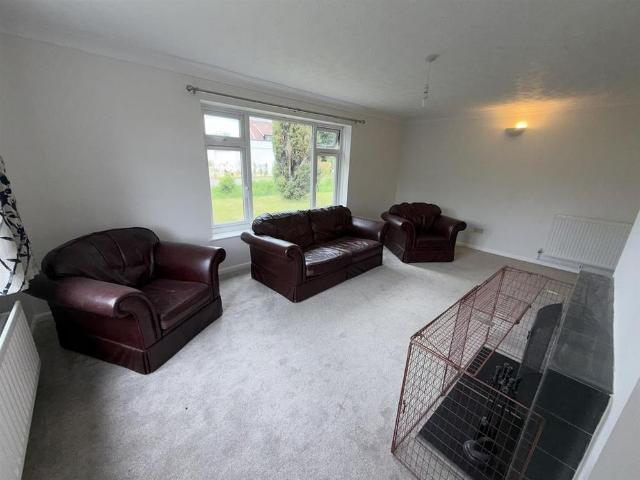 3 bedroom detached bungalow to rent