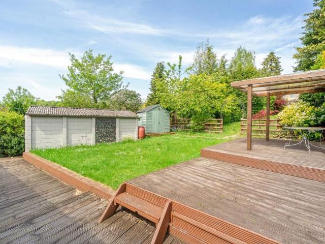 3 bedroom detached bungalow to rent